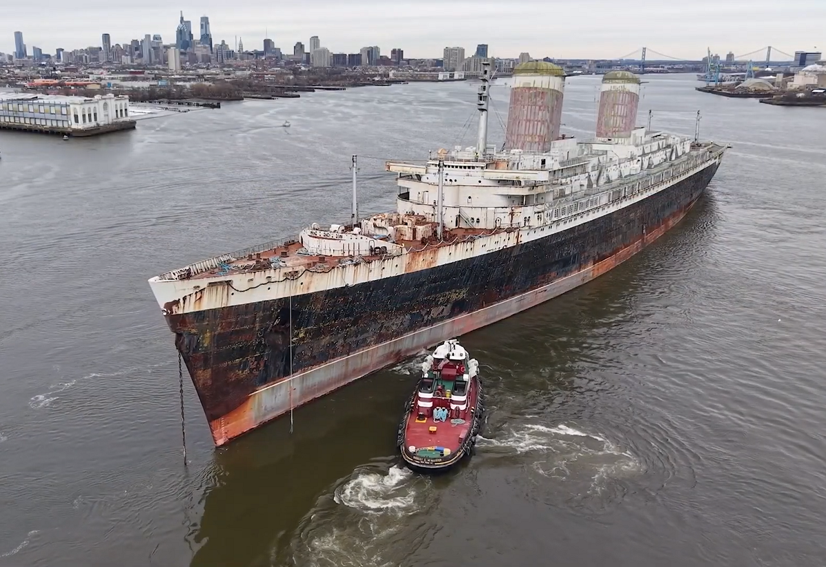 NEARBY: SS United States Departs Delaware River For Last Voyage - New ...